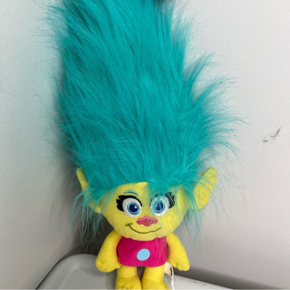 Dreamworks | Toys | Dreamworks Smidge Troll Hugnplush Doll Toy | Poshmark